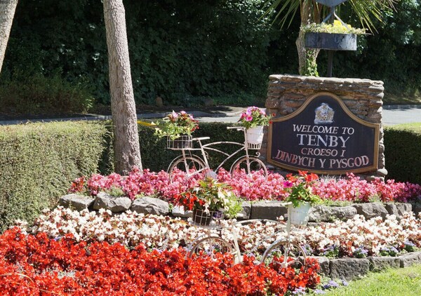 5 The Norton - Two Bedroom Apartment, Sleeps 4 - Tenby