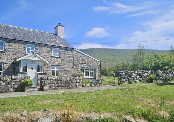 Bron Llety Ifan - Four Bedroom House, Sleeps 8 - Barmouth