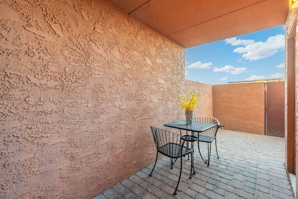 Charming 2-bedroom Condo With Pools And Ac In Superb Scottsdale - Tempe, AZ