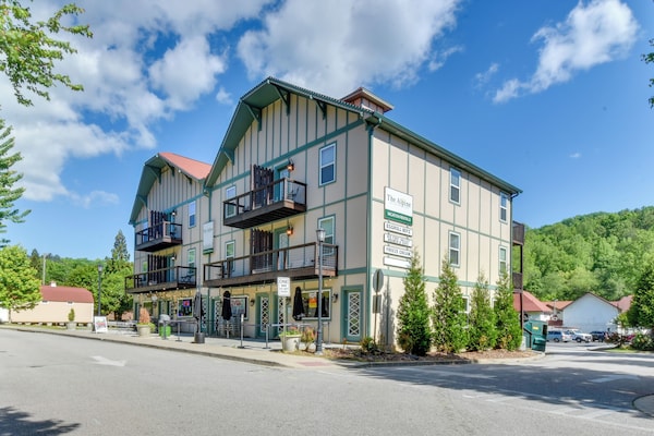 Walk To Shops & Dining: Downtown Condo In Helen - Cleveland, GA