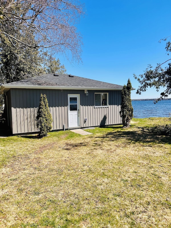 Gorgeous Private Waterfront Bunkie - Fenelon Falls - Cameron Lake! - Kawartha Lakes