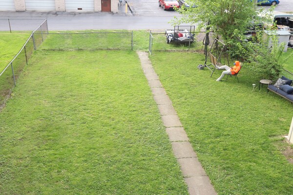 Modern 3 Bedroom Bungalow House, Private Parking, Bbq Area/ Wifii - Dallas, PA