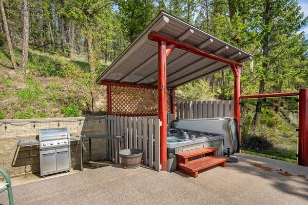 Fairmont Ridge | Hot Tub | Mtn Views |  Pool Table - Fairmont Hot Springs, BC