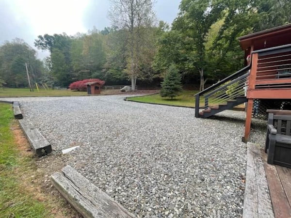 Meadowbrook, A Spacious 3-bedroom Cabin In Bryson City, Nc, Perfect For Up To 8 Guests. - Bryson City, NC