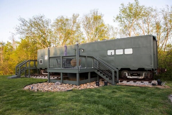 Renovated Train Car Tiny Home Near Smoky Mountains - Maryville, TN