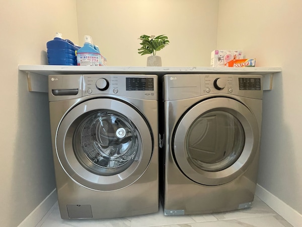 Brand New Guesthouse In Northwest Calgary - Alberta