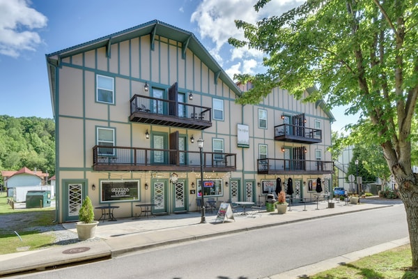 Walk To Main St & River: Downtown Helen Condo - Cleveland, GA