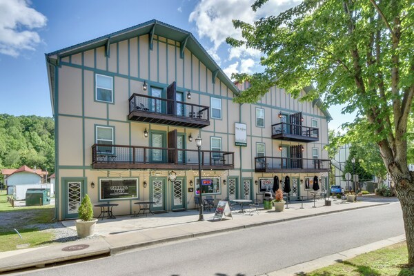 < 1 Mi To Tubing: Sleek Condo In Downtown Helen - Cleveland, GA