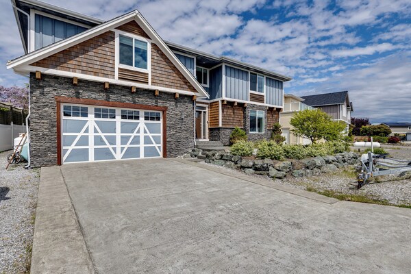 Bay Views & Deck: Spacious Ferndale Family Home - Ferndale, WA