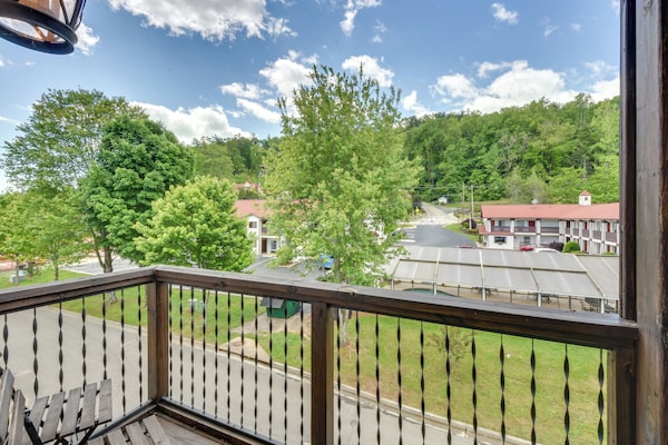 Steps To River + Shops: Downtown Helen Retreat! - Cleveland, GA