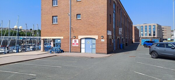 Marina Outlook Apartment - Milford Haven