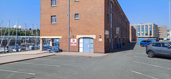 Marina View Apartment - Haverfordwest