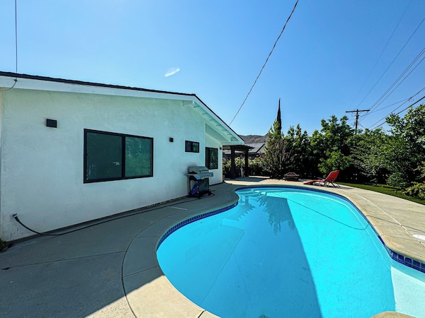 Spacious 3br Retreat With Private Pool - Frhh - Simi Valley, CA