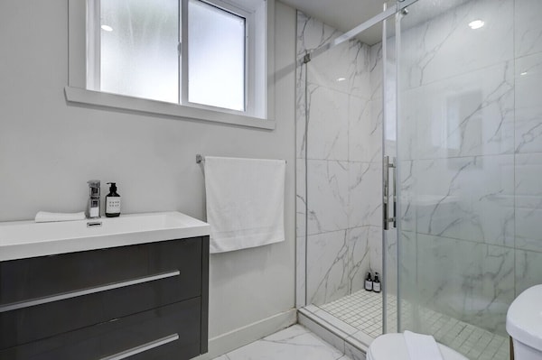The Wilson | Chic 2b1b Retreat In Montreal - Montreal