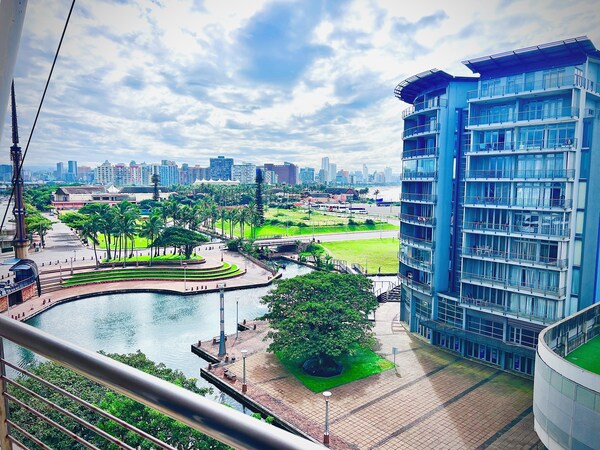Wake Up To The Sea  Stay At Cozy Ocean View - Durban