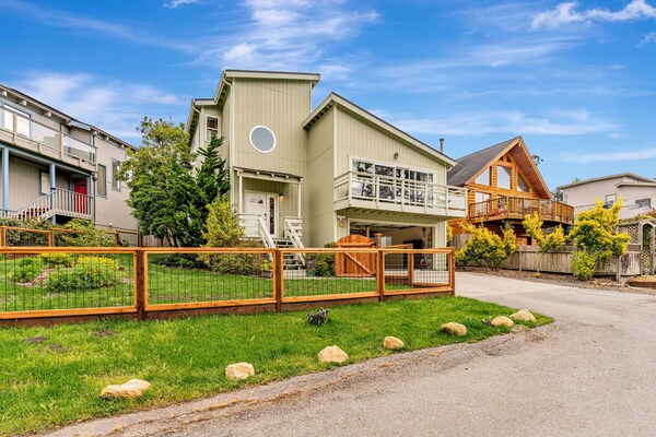 Spacious 4-bedroom House With Ac 10 Mins Walk To Beach, Hiking N Pier & Dogs Ok - Half Moon Bay, CA