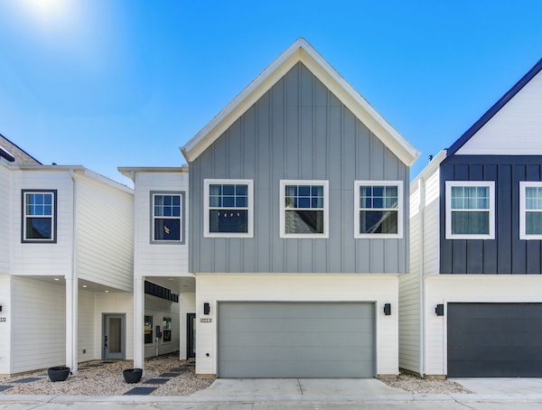3 Bed, 2.5 Bath, 15 Minutes From Downtown, 2-car Garage, And Gated Community - Houston, TX
