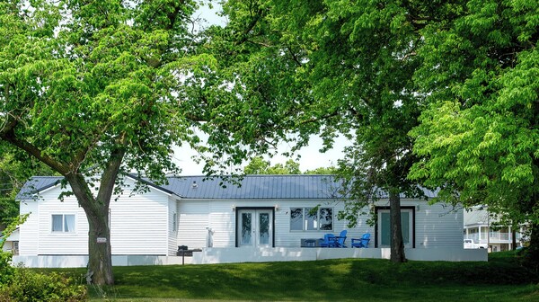 Simply Kelleys Resort -The Great Escape East- Charming And Renovated 2-bed! - Kelleys Island, OH