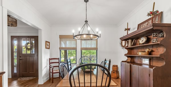 Relax, Work, Or Play Your Saratoga Springs Retreat For The Track Season! - Saratoga Springs, NY