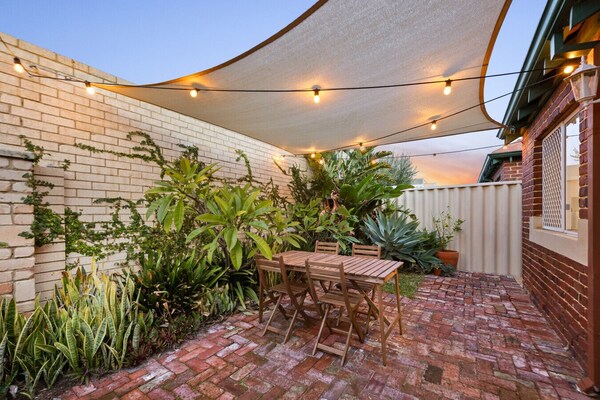 Sunny Villa - Modern, Courtyard, Five Mins To Freo - Fremantle