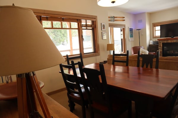 Granite Mountain Chalet E - Red Mountain Village Sleeps 8 - Rossland
