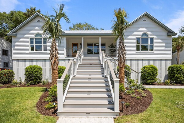 Modern Beach Home On Quiet Street W/private Pool. 1 Block To Beach! - Mount Pleasant