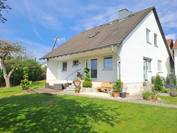 Moderne Ferienwohnung Mit Garten Und Terrasse (65qm) - Bad Abbach