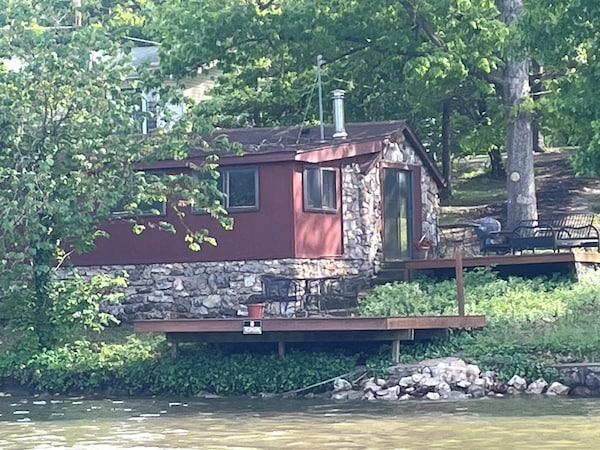 Cozy Rustic Lakefront Cabin With Ac And Wifi In Charming Camdenton - Camdenton, MO