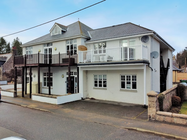Tullich Apartment, Family Friendly, With A Garden In Ballater - Ballater