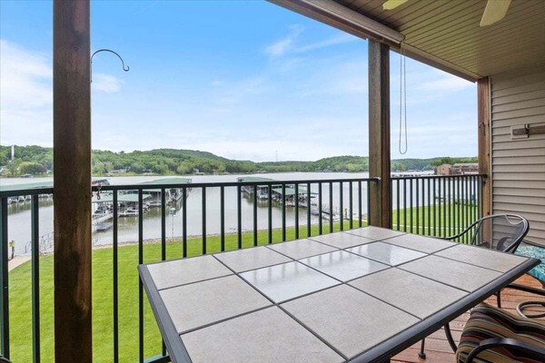 Relaxing Lakefront Condo W/ 2 Heated Pools, Boat Ramp & Slip, Near Golf & Parks - Ha Ha Tonka State Park, Camdenton