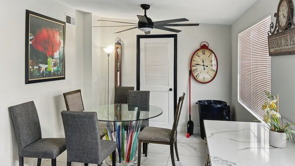 Vegas 5-bed Luxury: Pool, Bar & Games Near Strip - Henderson, NV