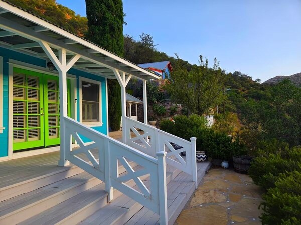 Romantic Luxury Getaway In Historic Bisbee With Breathtaking Views And Hot Tub! - Bisbee, AZ