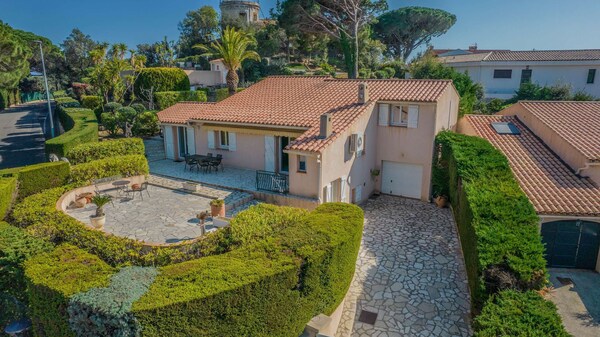 Villa In Le Sémaphore With Swimming Pool - Les Issambres