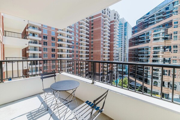 Blueground | Ballston, Pool, Nr Arlington Cemetery - Arlington, VA