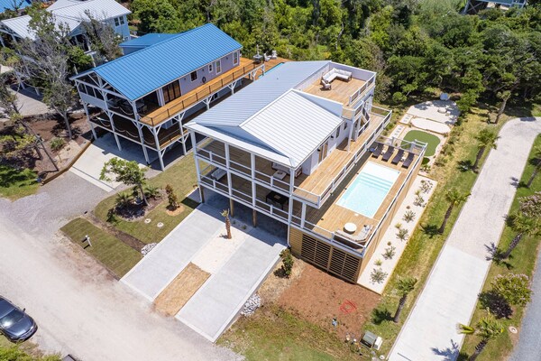 Spectacular New Ocean View Home With Pool, Putting Green, Elevator, Roof Top Lounge, Steps To Beach - Oak Island, NC