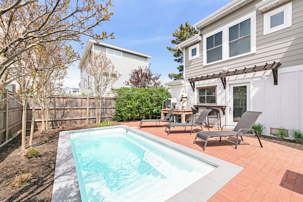 Walk To Sand & Fantasy Island: Beach Haven Getaway - Beach Haven, NJ