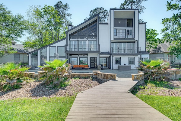 Luxe Family Gem In Montgomery: 'The Lake House!' - Conroe, TX