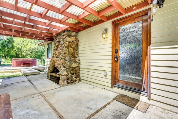 Private Hot Tub W/ Water Views: Lower Lake Getaway - Clearlake, CA
