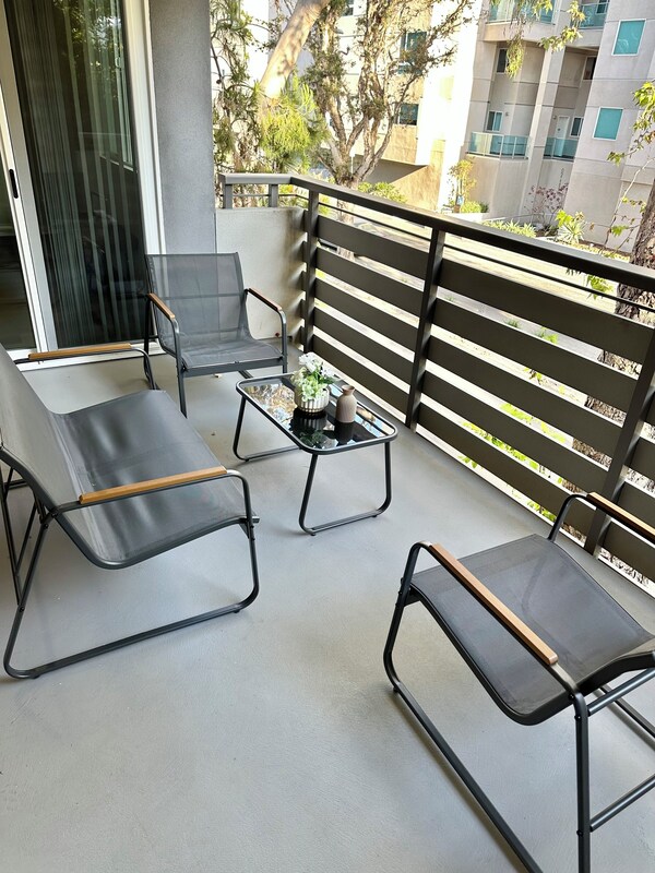 Oceanfront Spacious 2-bedroom Condo With Free Parking,wifi, Pool,sauna In Marina - Manhattan Beach, CA