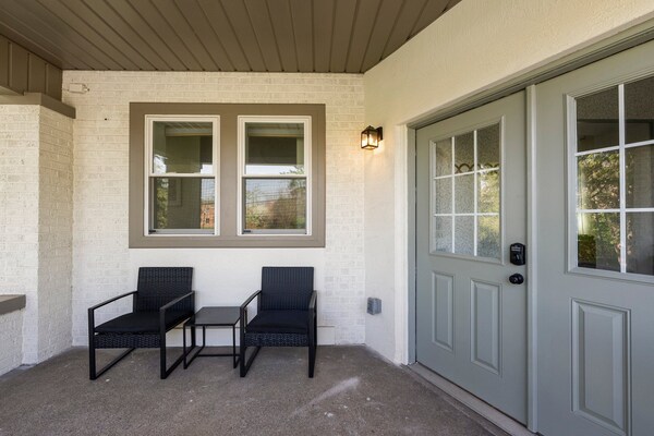 Step Into The Rose, This Idyllic Clintonville Remodel. Top Neighborhood Of 2023. - Columbus, OH