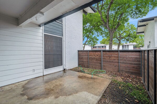 Stratton 2524c I Spacious 2 Bed 1.5 Bath - Irving, TX