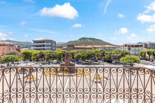 Apartment 'Le Residenze In Piazza' With Balcony, Wi-fi And Air Conditioning - Bosa