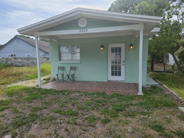 Cozy Retreat | 1 Block From Mckay Bay | Near Ybor City - Tampa, FL