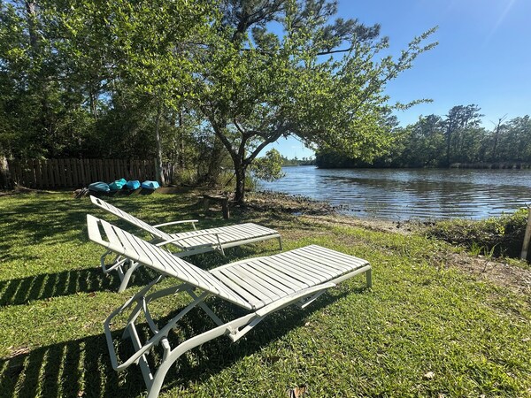 Charming Cabin In Biloxi By Water Private Rd 4 Acre Lot! Shop, Beaches, Casinos! - Biloxi, MS