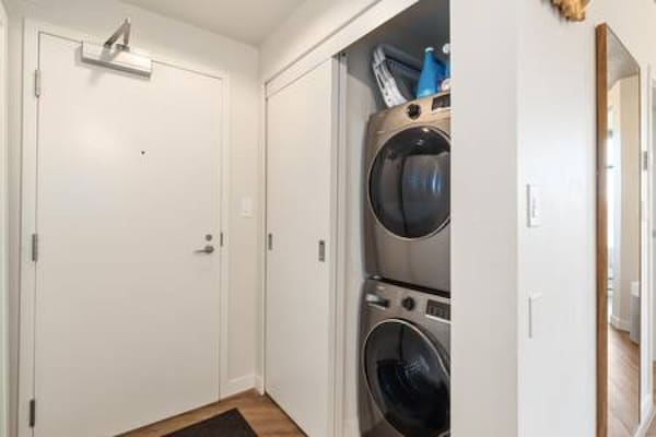 Modern & Stylish 1br Condo, Vancity! - West Vancouver