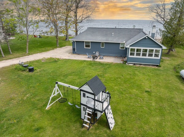 New Renovation | Lakefront | Dock | Hottub | Fish! - Door County, WI