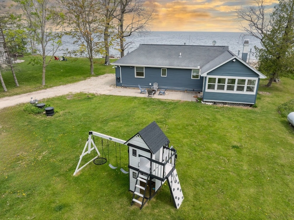 New Renovation | Lakefront | Dock | Hottub | Fish! - Door County, WI