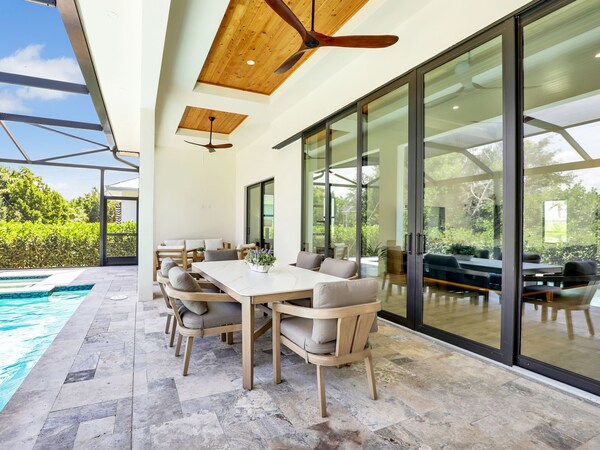 Pet Friendly Home W/ Pool, Hot Tub & Outdoor Kitchen - Marco Island, FL