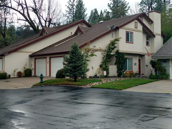 Tucked Away At Bass Lake's North Shore Estates, Accommodates 6 - Bass Lake, CA