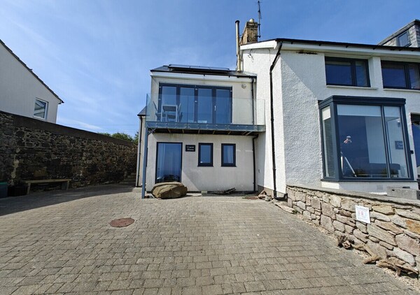 Craster Waves - Two Bedroom House, Sleeps 4 - Craster